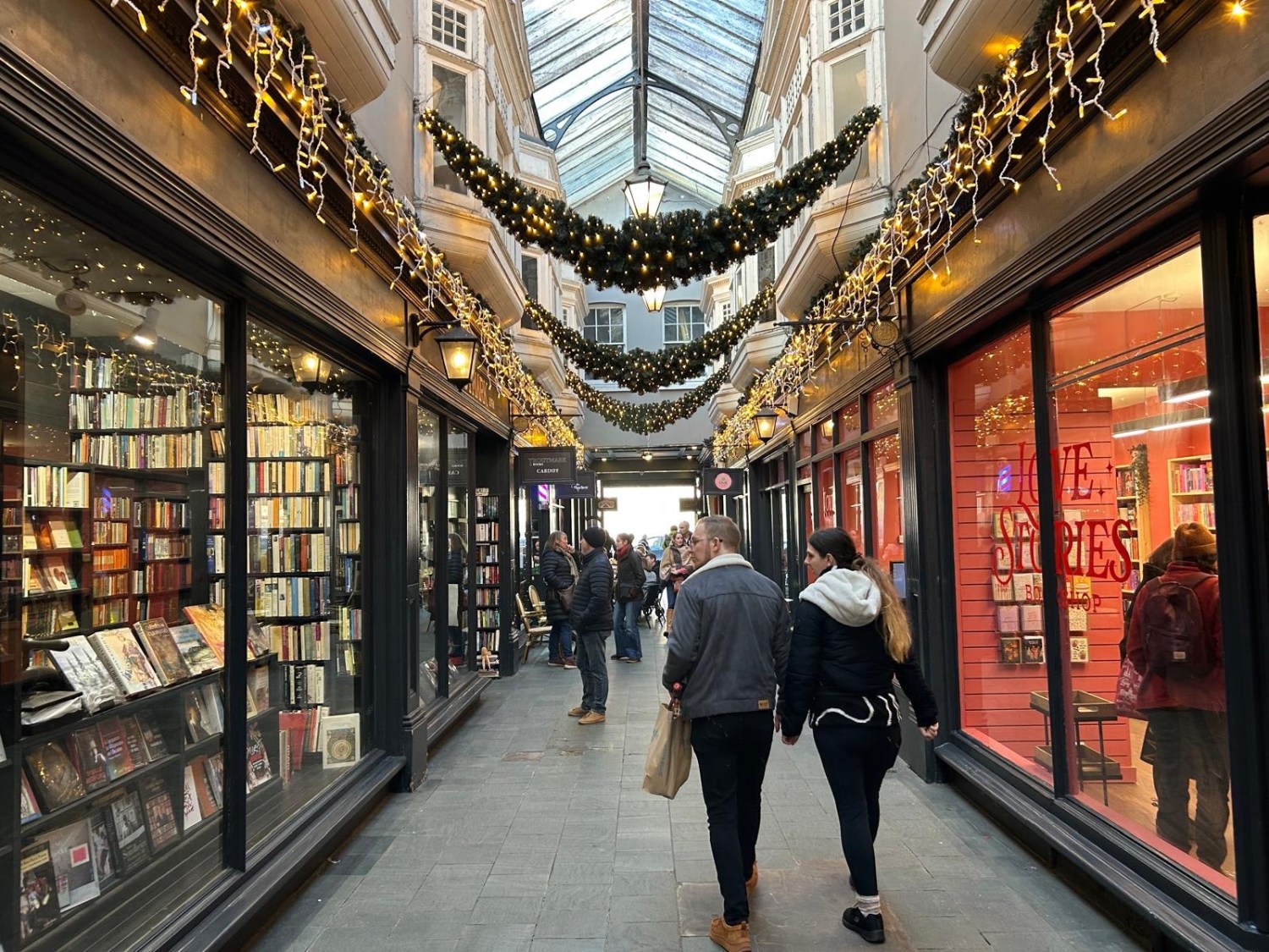 Wales’ first romance bookshop has opened in Cardiff – bookworm girl